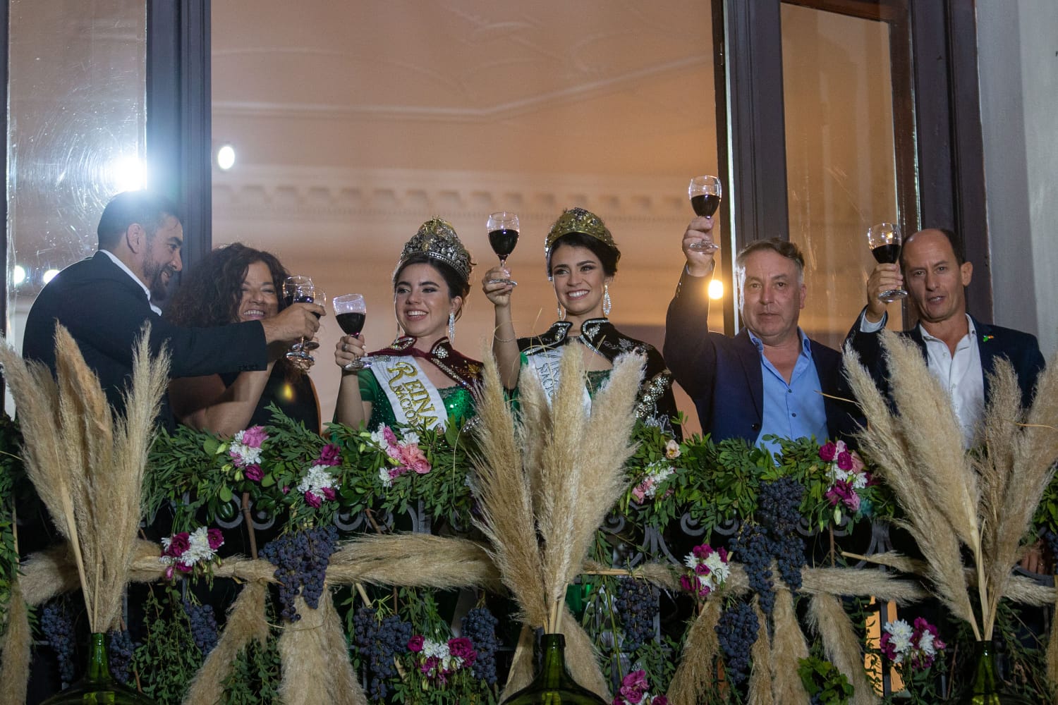 Mira como es la serenata a la Reinas electas de la vendimia en Mendoza ...