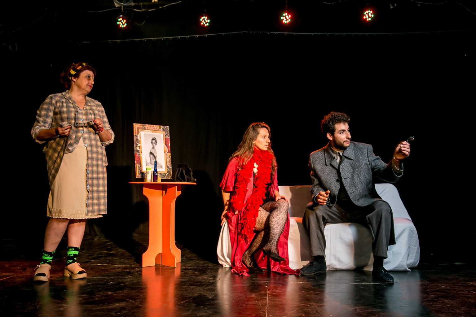 Llegan las trasnoches de microteatro en el Teatro Las Sillas - Diario ...