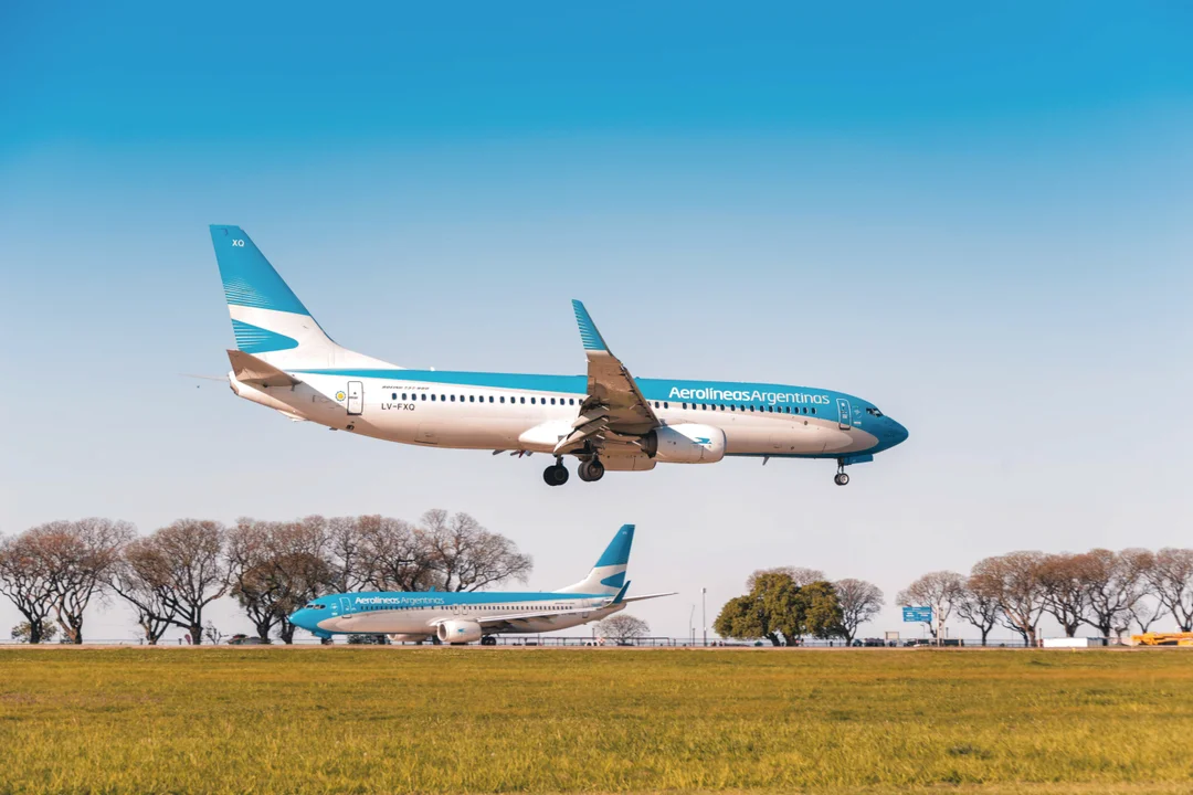 Aerolíneas Argentinas amplía vuelos para las vacaciones de invierno y ...