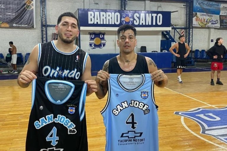 AGRADABLE SORPRESA: Duki pasó por un club histórico de Mendoza, jugó al ...