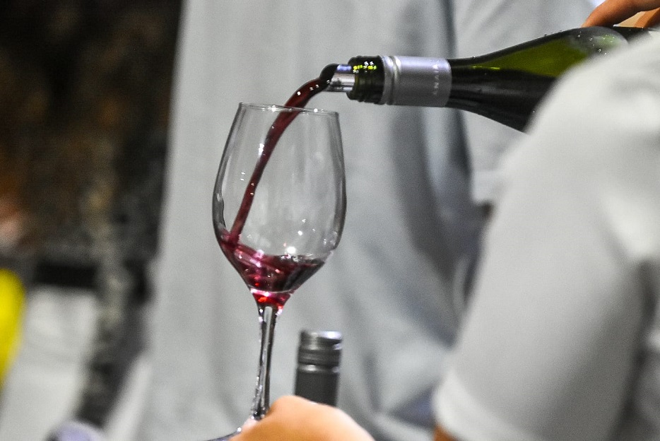 Mendoza envió más de 1.000 botellas de vino a Francia, por el ...